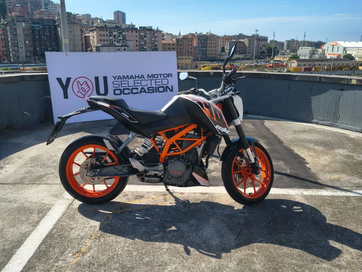KTM 390 Duke Bianco/arancione ABS usata disponibile a GE