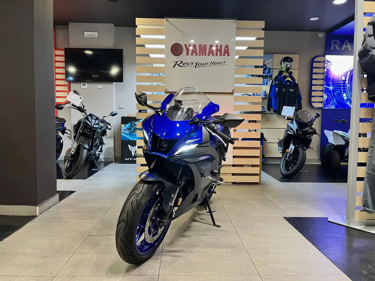 Yamaha YZF R7 Blu usata disponibile a RM