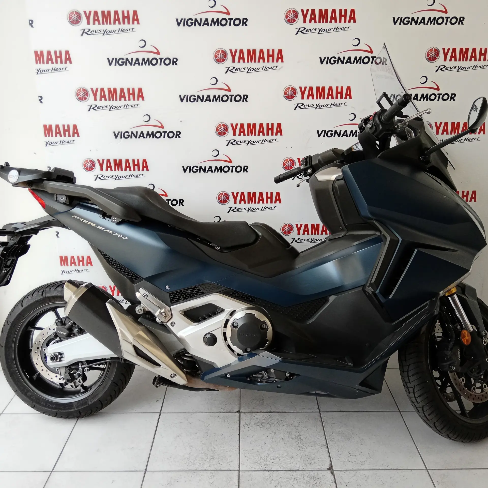 Honda Forza 750 blu DCT usata disponibile a AT