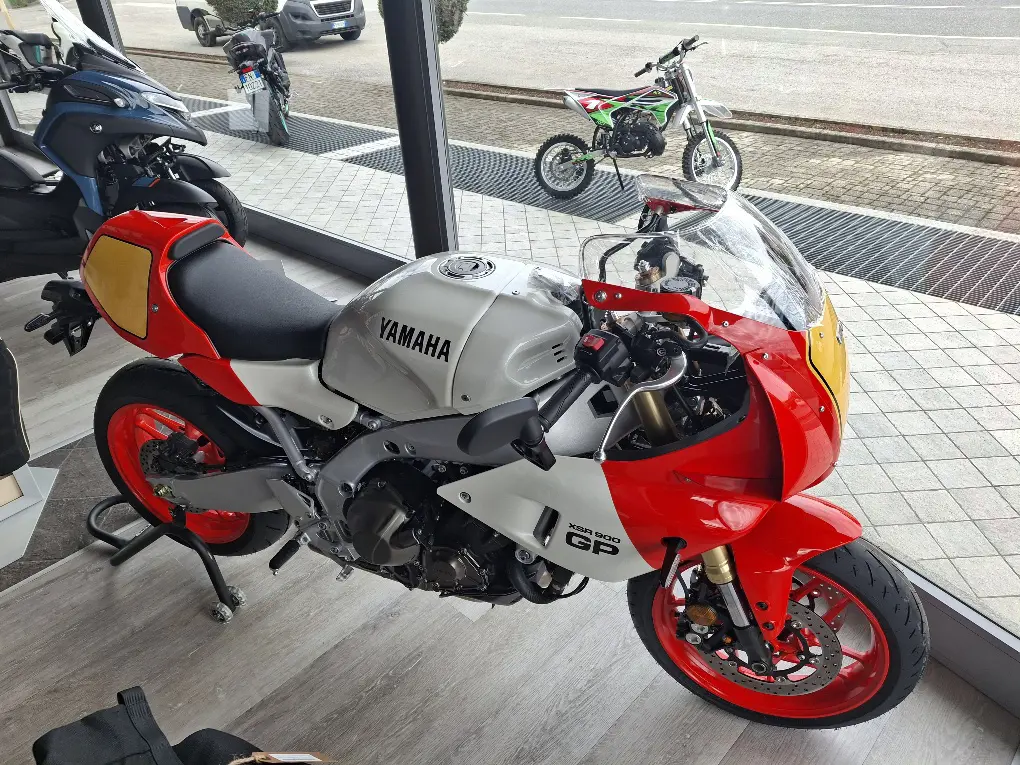 Yamaha XSR 900 LEGEND RED GP usata disponibile a CN