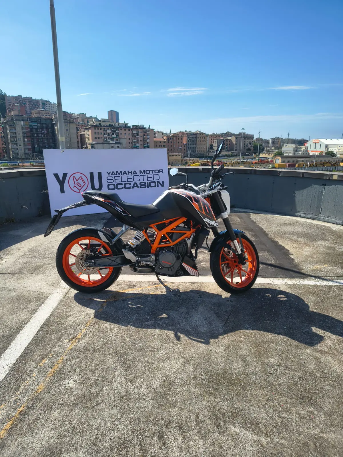 KTM 390 Duke Bianco/arancione ABS usata disponibile a GE