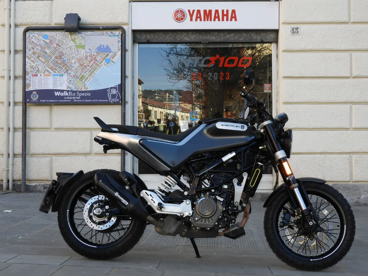 Husqvarna Svartpilen 125 GRIGIO usata disponibile a SP