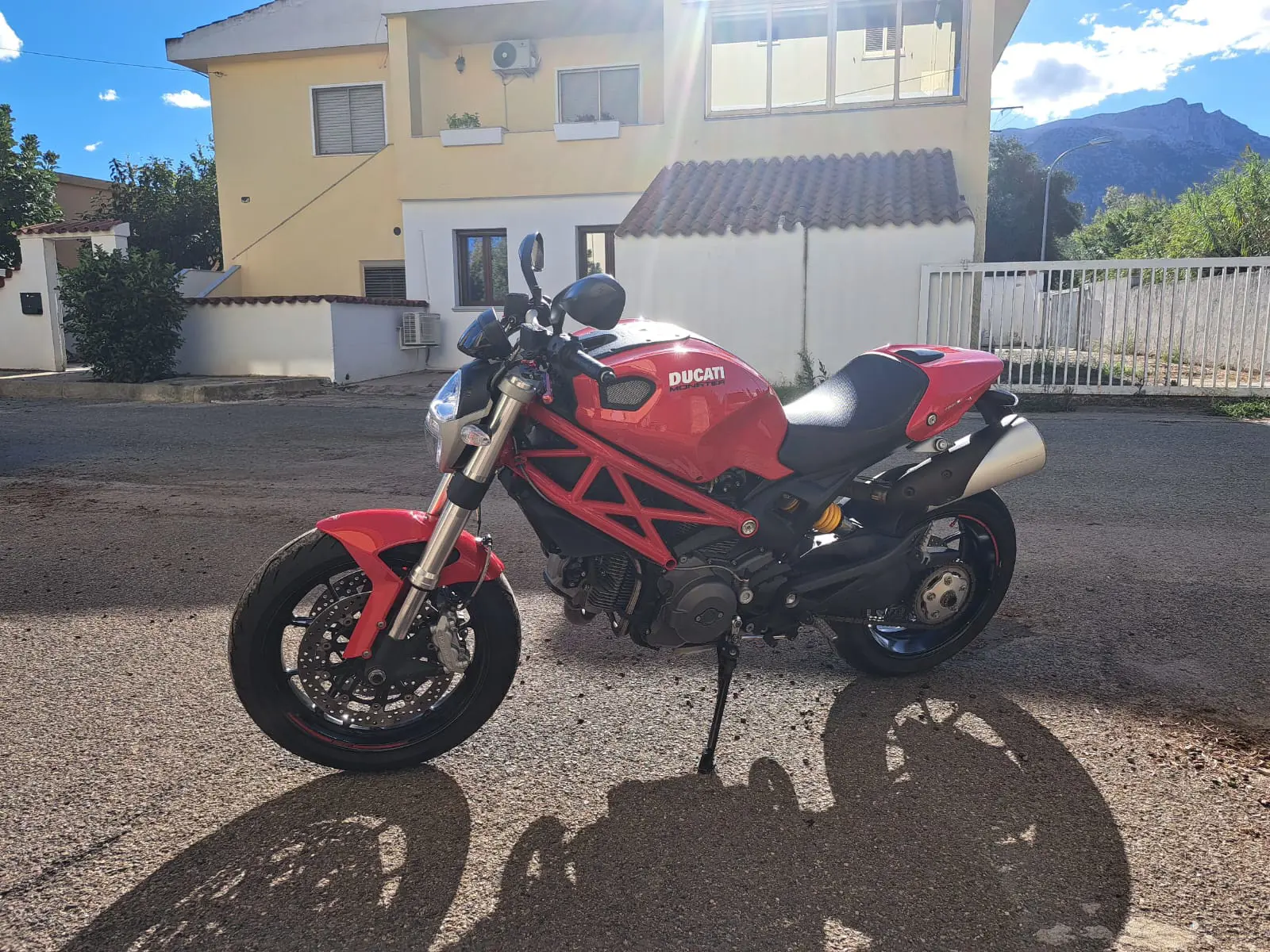 Ducati Monster 796 rosso usata disponibile a SS